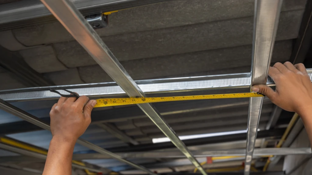 Pose de cloison - Compagnons du tour de France
